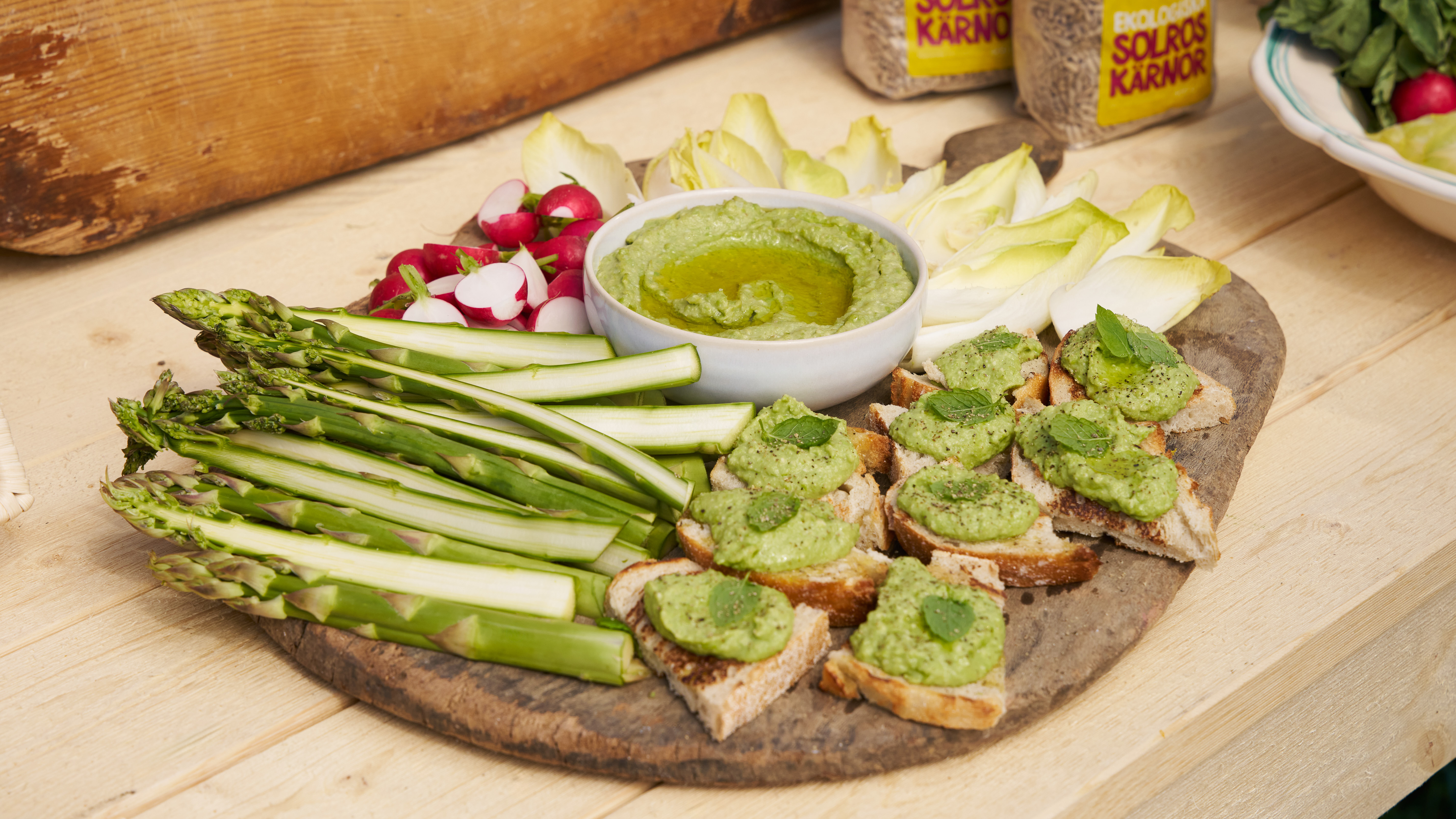 Ärtpesto med solrosfrön och lagrad ost | Garant